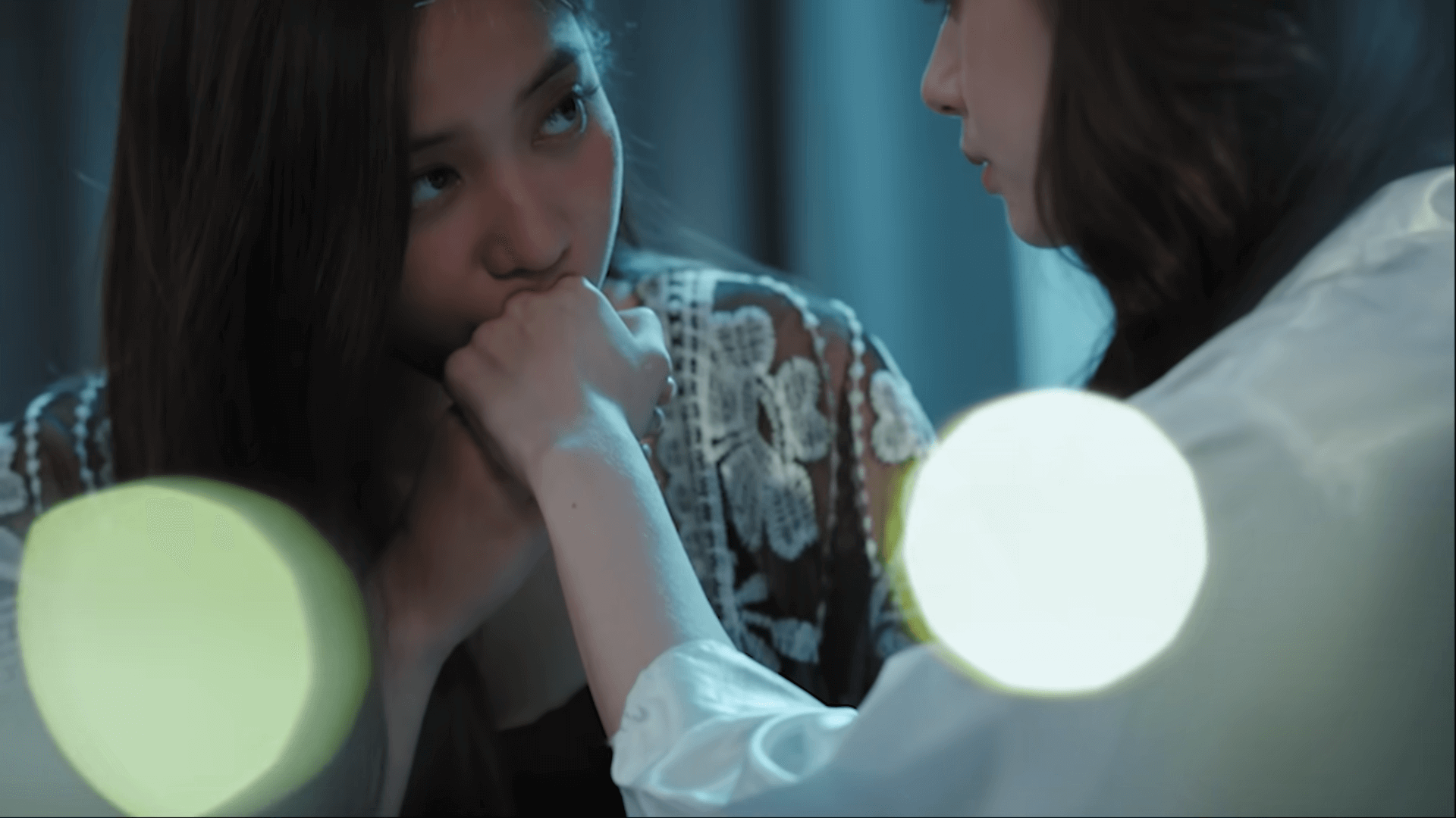 濕身激吻、辦公室裸身愛撫！盤點《粉紅理論》4段血脈賁張的女女床戲 | LalaTai 拉拉台